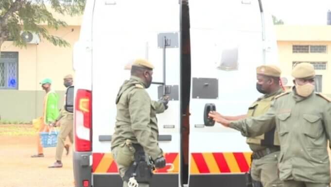 Autoridades anunciam recaptura de 322 reclusos após fuga em Moçambique ...