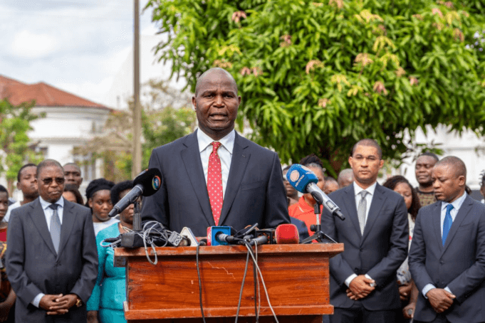 Daniel Chapo toma posse como novo Presidente da República de Moçambique ...