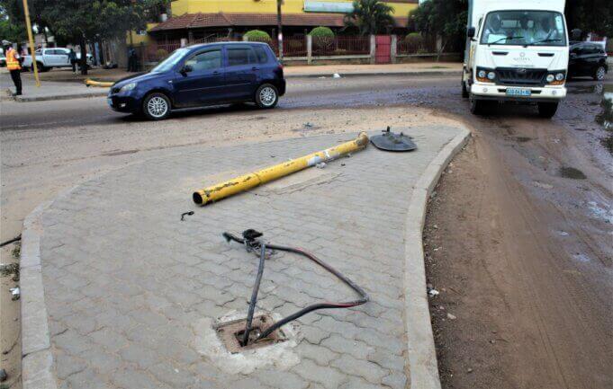 Falta de semáforos em Maputo aumenta acidentes e congestionamentos - MMO