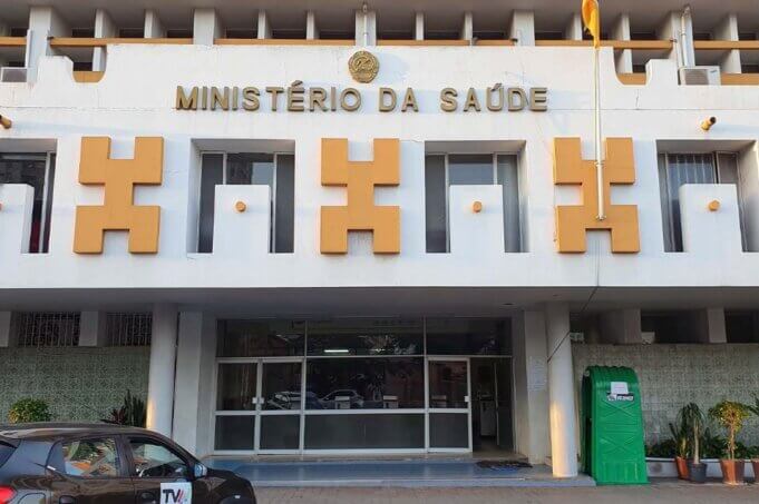 Ministério da Saúde potencia hospitais provinciais com médicos ...