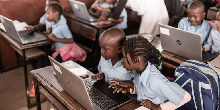 Moçambique anuncia acesso gratuito à Internet em 310 escolas até 2030 - MMO