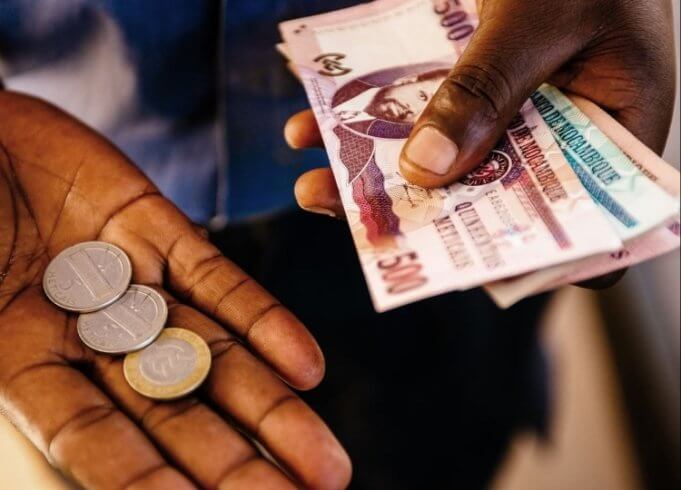 Salário mínimo em Moçambique sobe 49 meticais, mas OTM-CS critica valor ...