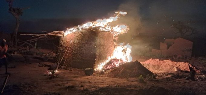 Insurgentes de Cabo Delgado atacam e incendeiam 45 casas em Memba - MMO