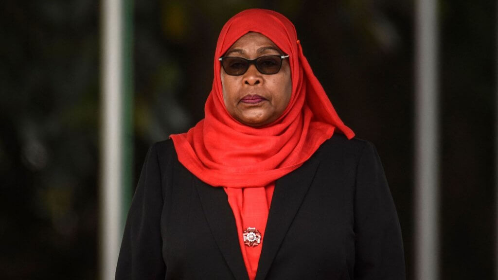 Samia Suluhu Hassan assume presidência da Tanzânia em meio a ...