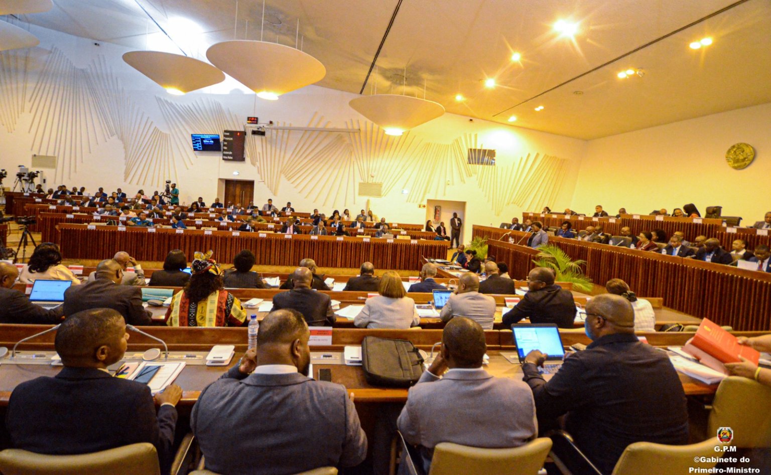 Parlamento aprova nova lei para o Sistema Nacional de Saúde em ...
