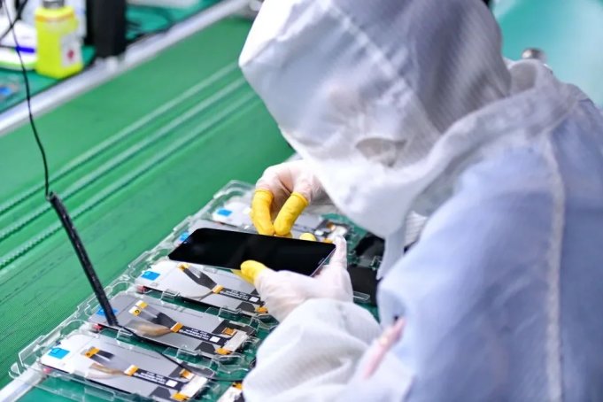 Primeira pedra de fábrica de telemóveis e laptops é lançada em ...